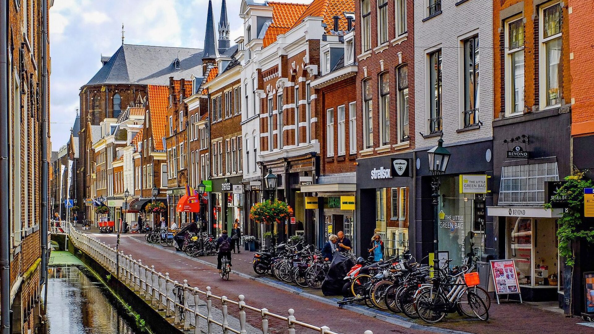 Things to do in Delft | Must Do's from Oostpoort to Stadhuis